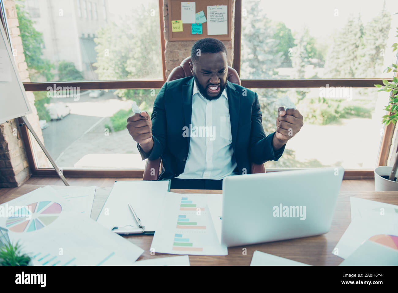 Man freaking out hi-res stock photography and images - Alamy