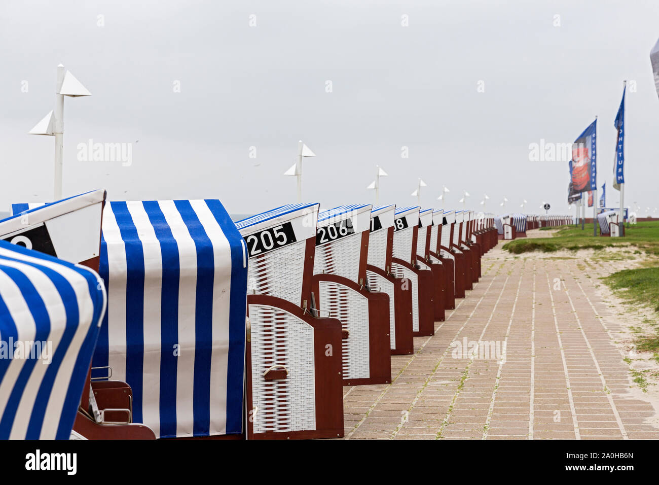 Norderney; Strandpromenade, Strandkörbe, Meerblick Stock Photo - Alamy