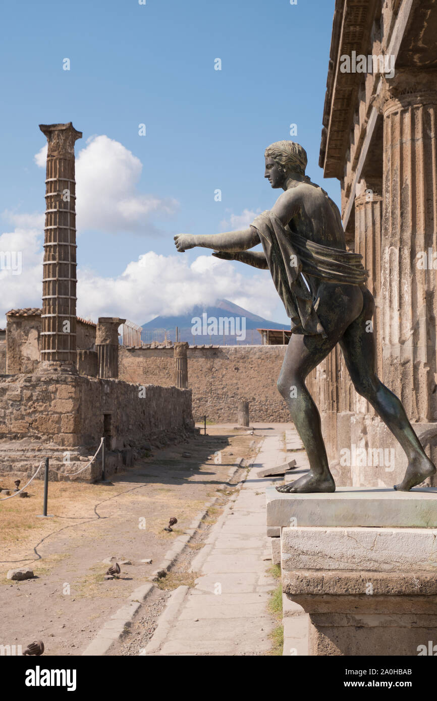 Statue in pompeii hi-res stock photography and images - Alamy
