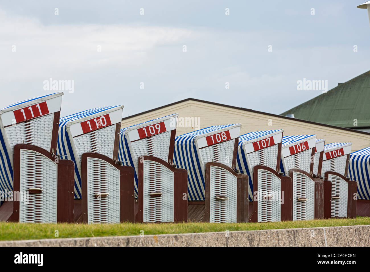 Norderney, Weststrand, Promenade, Strandkorb, Reihe Stock Photo - Alamy