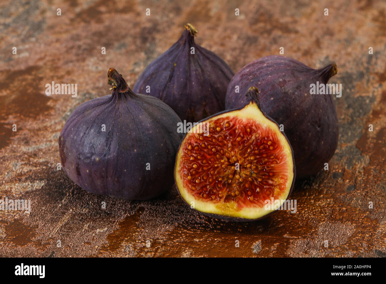 Ripe sweet fresh sliced fig fruit Stock Photo - Alamy