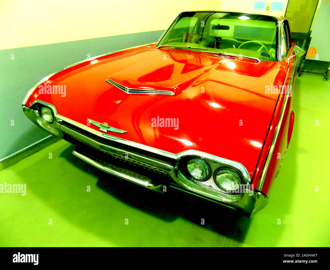 Red american car hi-res stock photography and images - Alamy