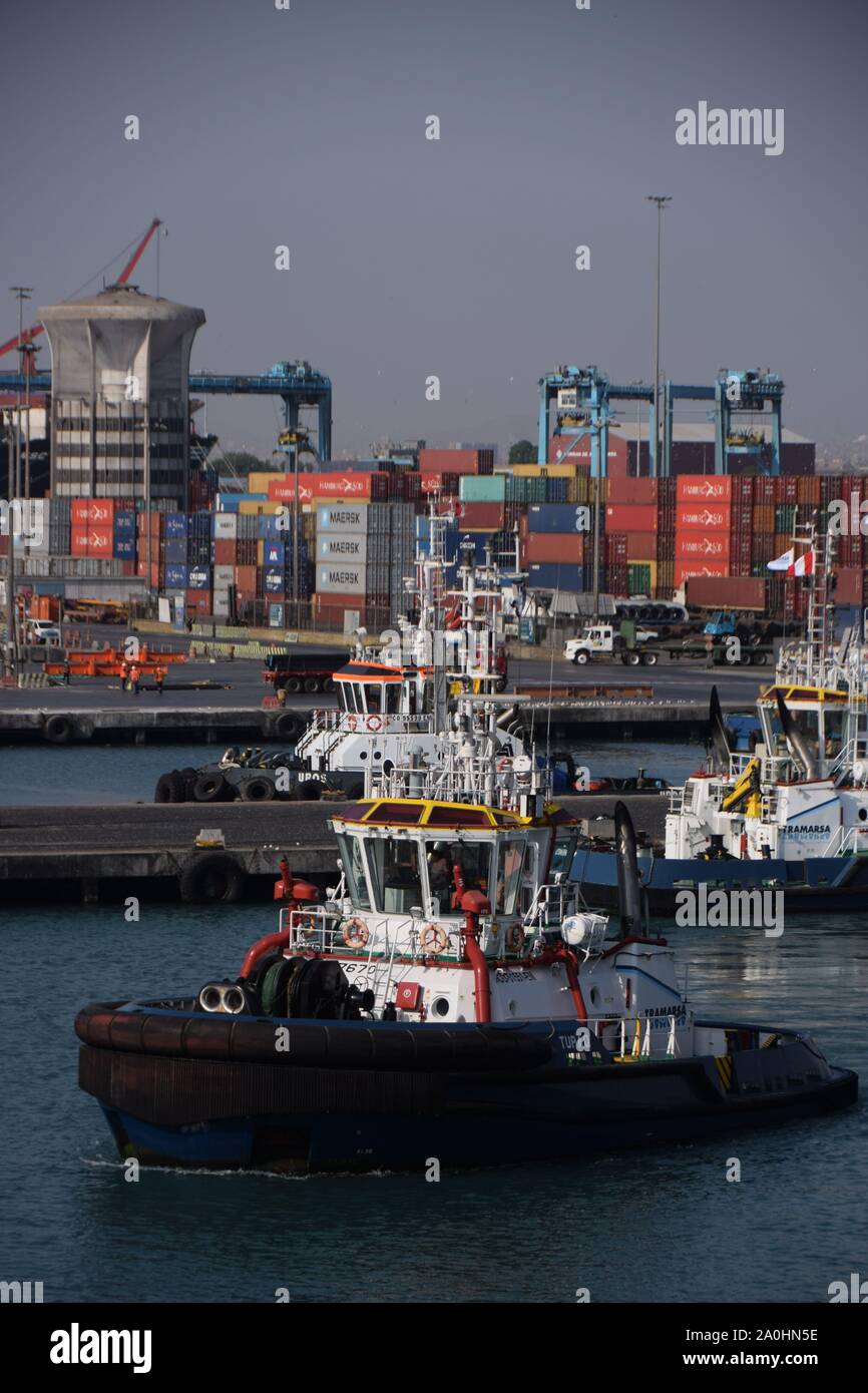 Callao, Peru. Port operation Tug Tupaq Stock Photo - Alamy