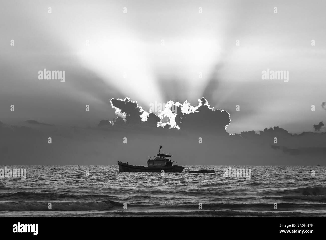 Fishing boats out to sea at dawn when the sun shines rays knob colorful ...