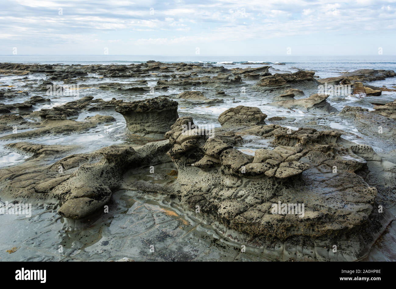 Flat rocks hi-res stock photography and images - Alamy