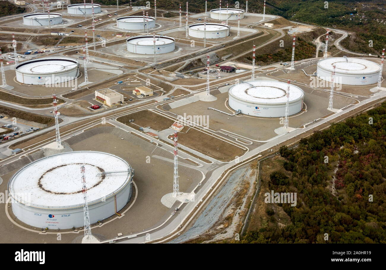 Oil Crude Storage High Resolution Stock Photography and Images - Alamy
