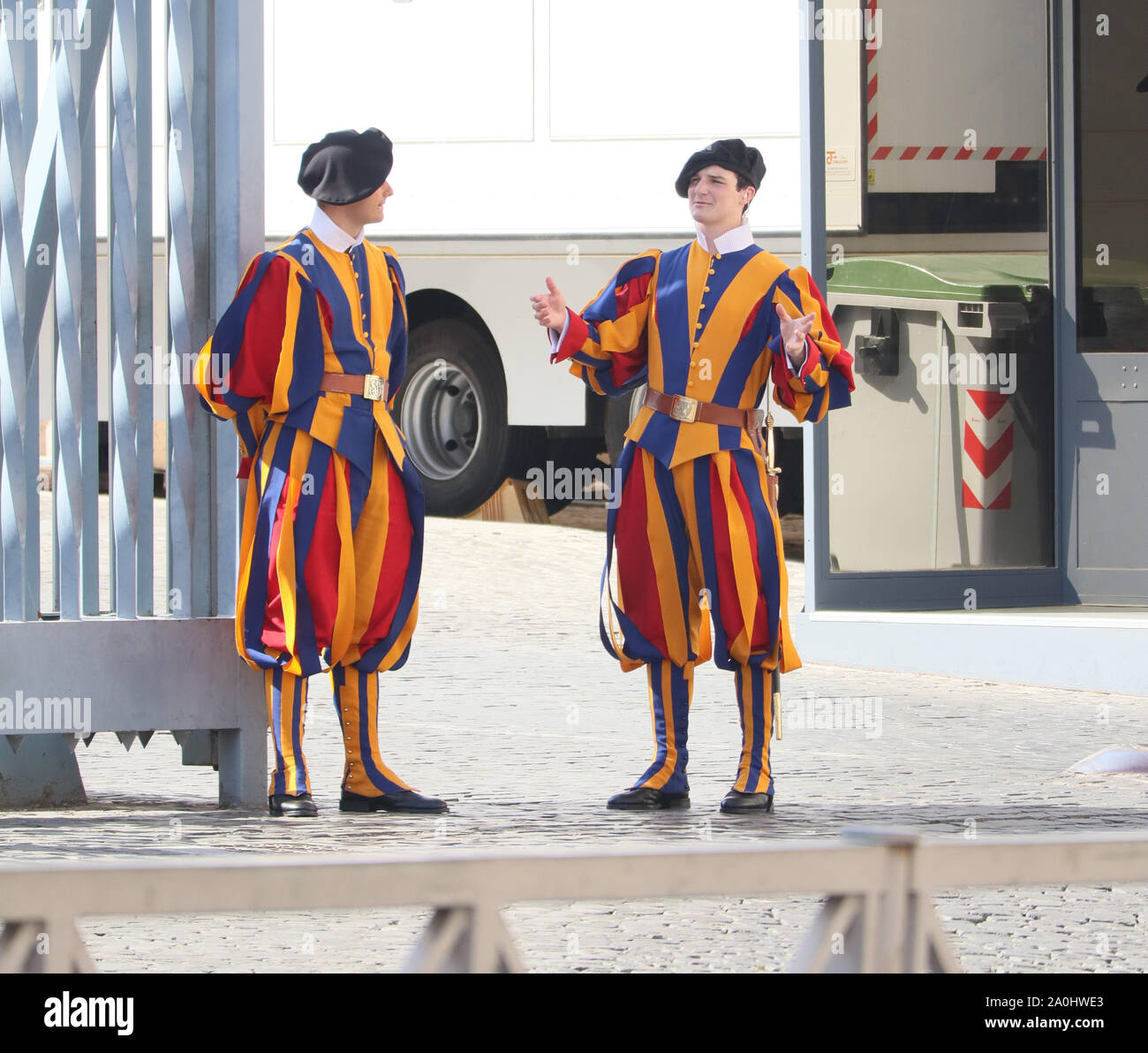 The pontifical swiss guard hi-res stock photography and images - Alamy