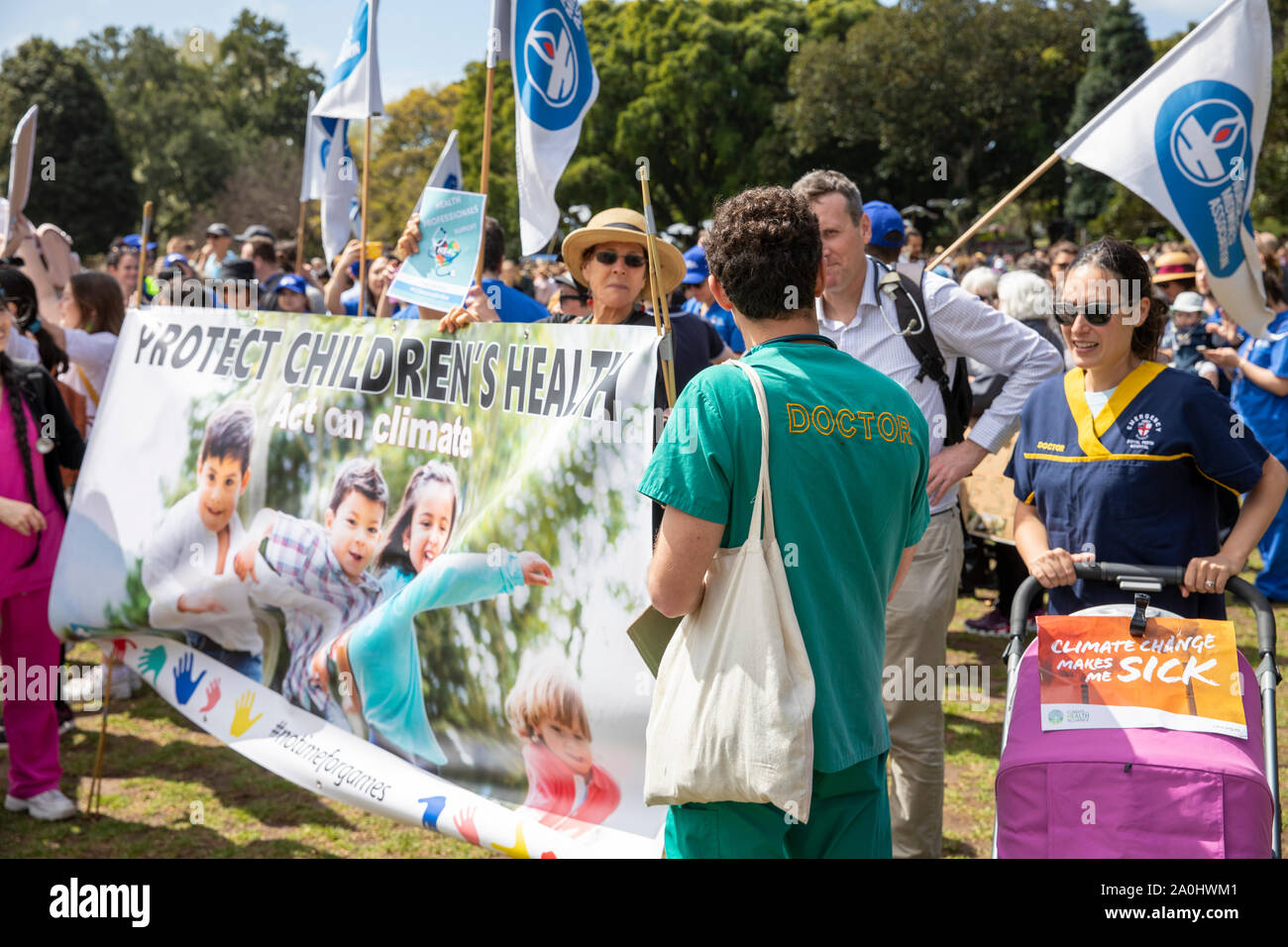 School children protest at the Sydney global climate change strike in ...