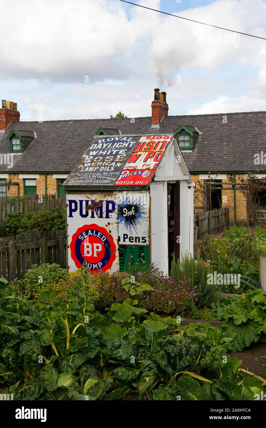 Old advertising signs hi-res stock photography and images - Alamy