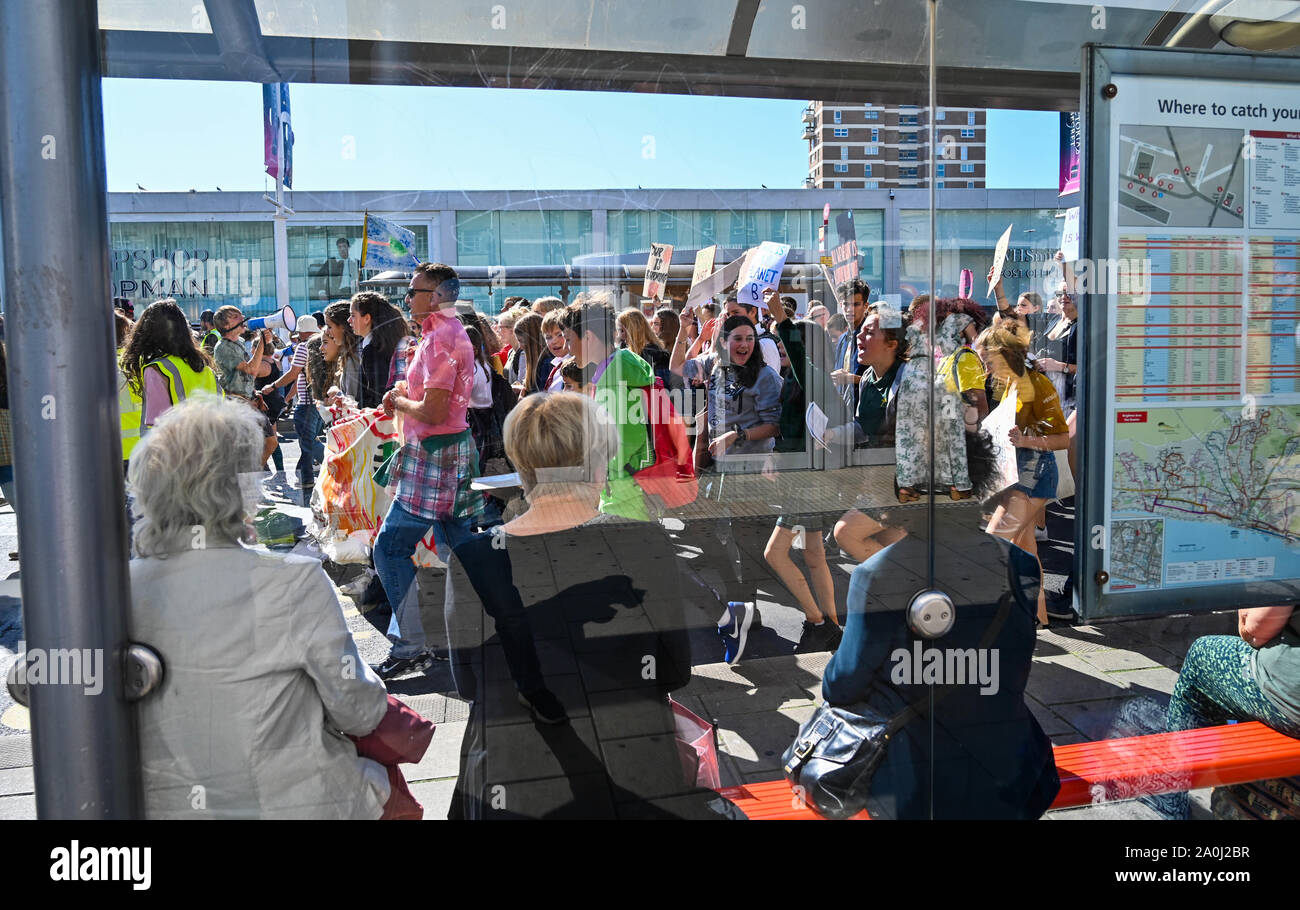 English students bus hi-res stock photography and images - Alamy