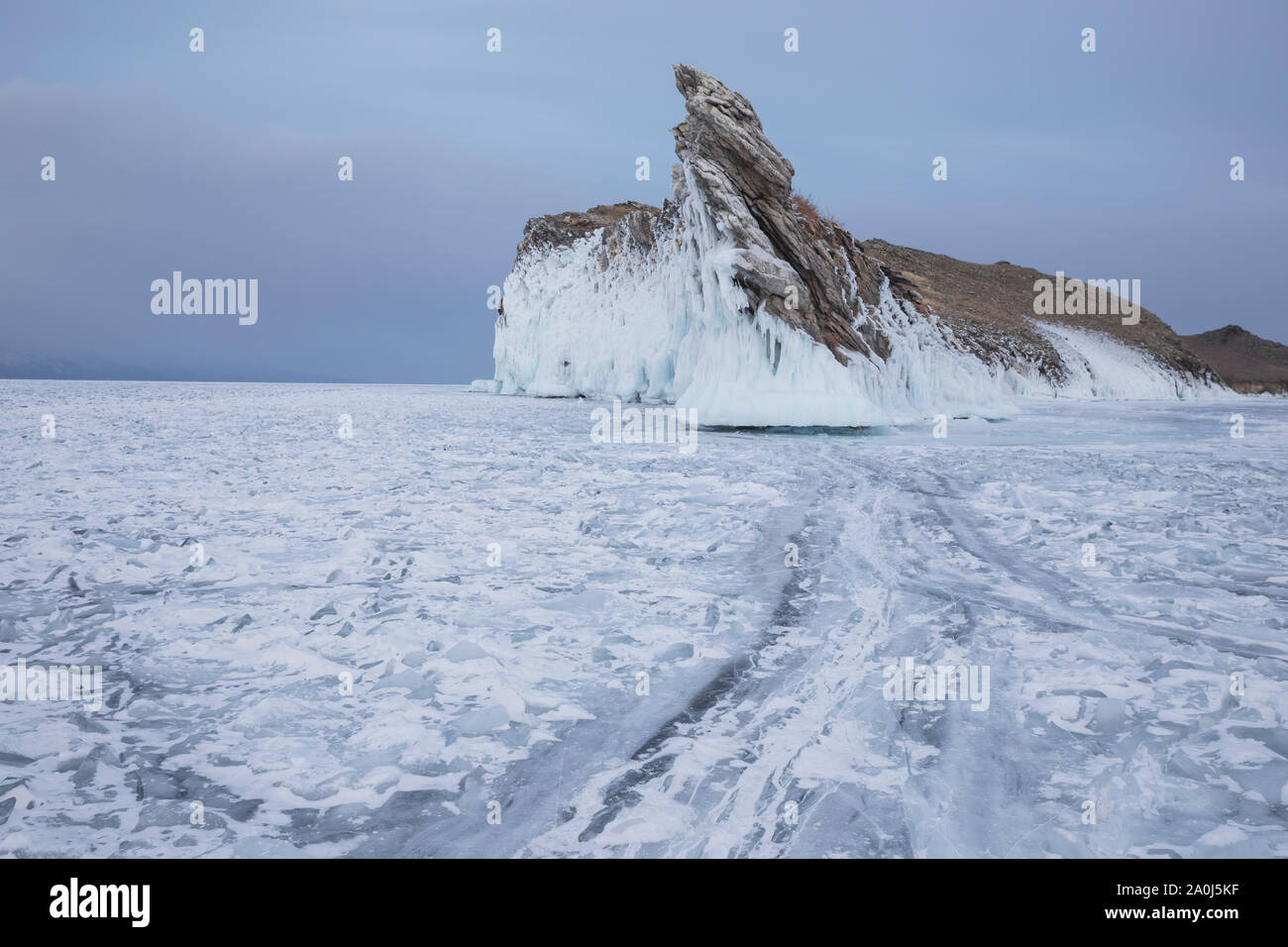 Cracks in the mountain hi-res stock photography and images - Alamy