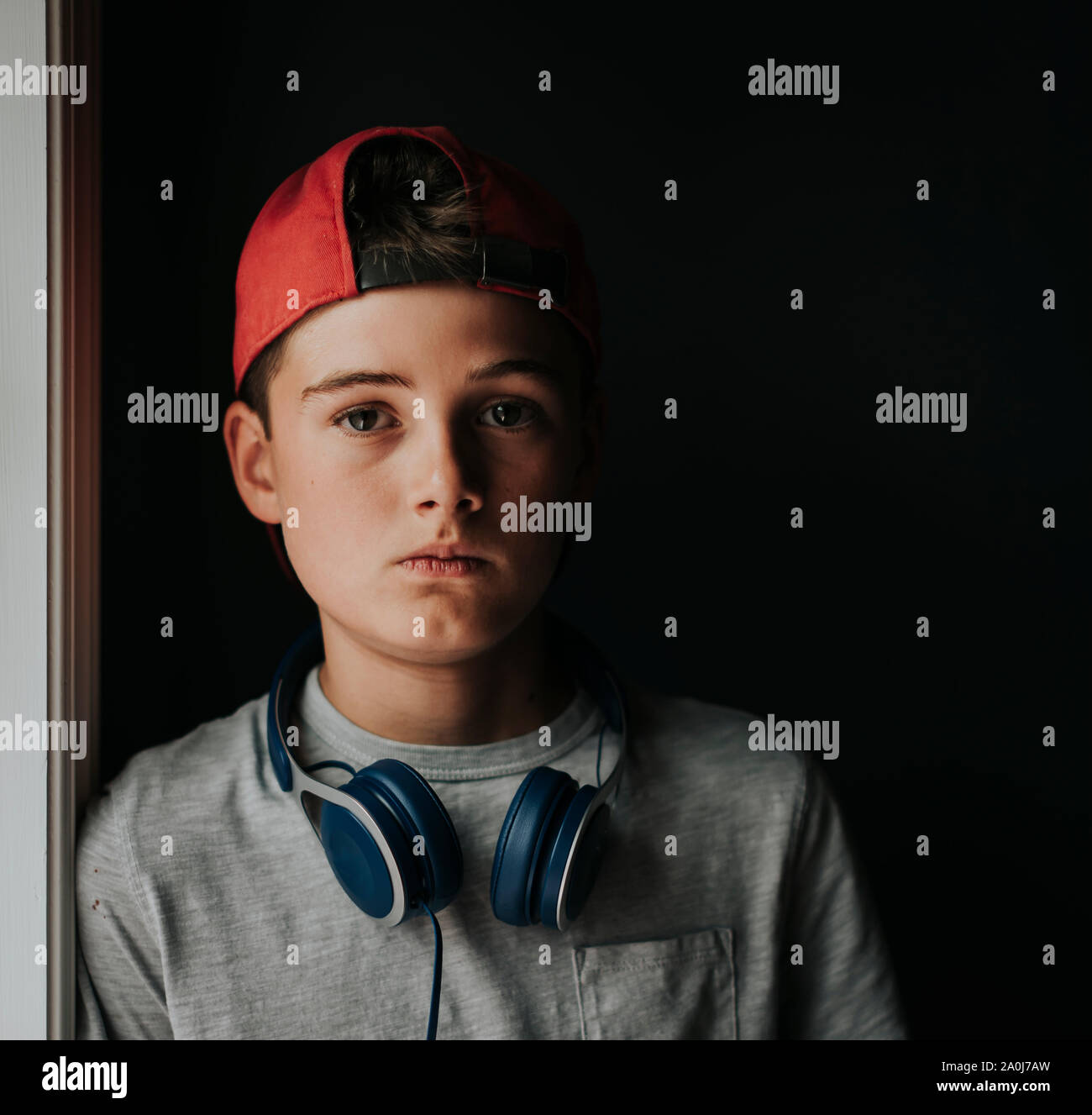 Head leaning backwards hi-res stock photography and images - Alamy