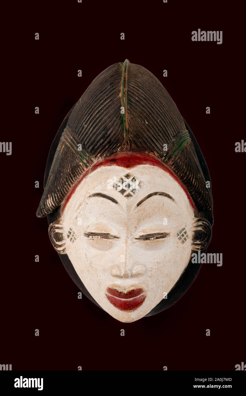 Punu tribal mask hi-res stock photography and images - Alamy