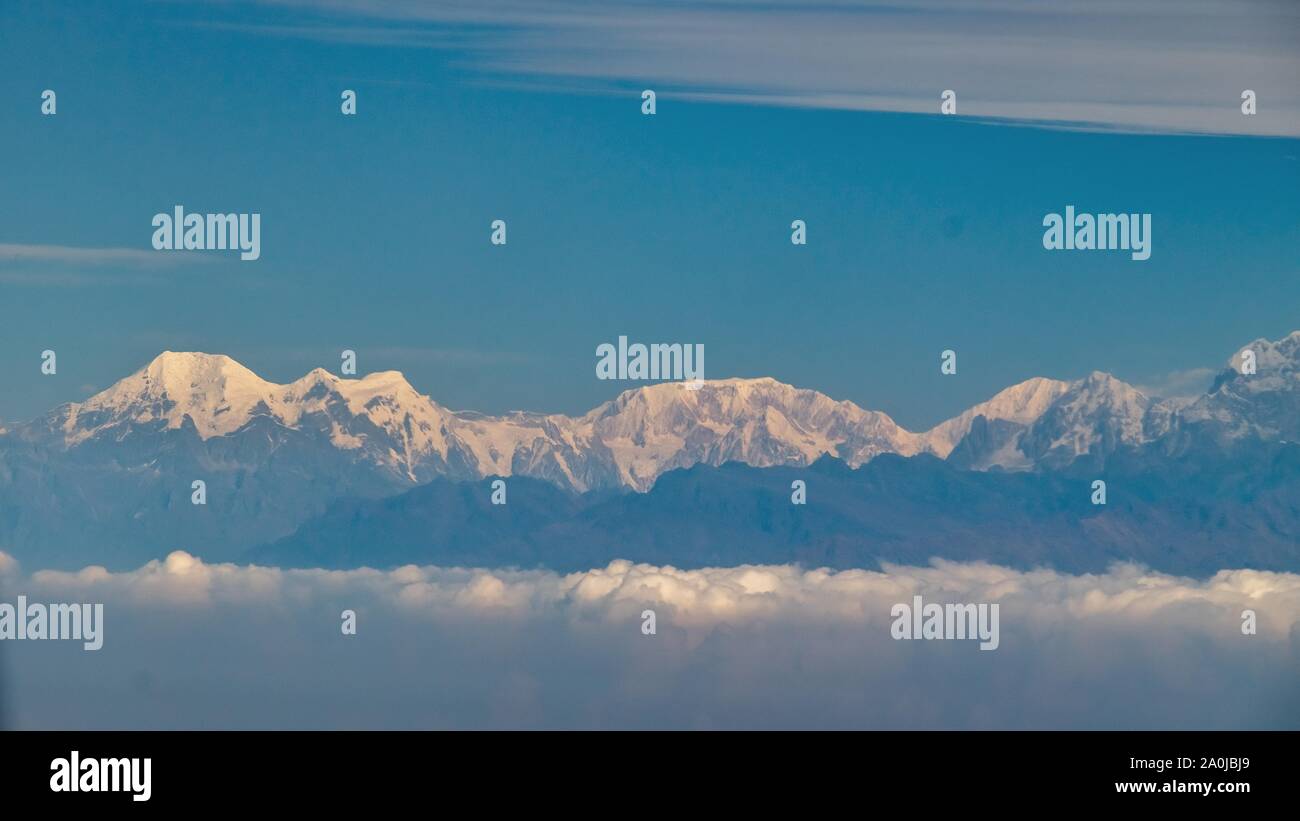Majestic panorama himalayan mountain hi-res stock photography and ...