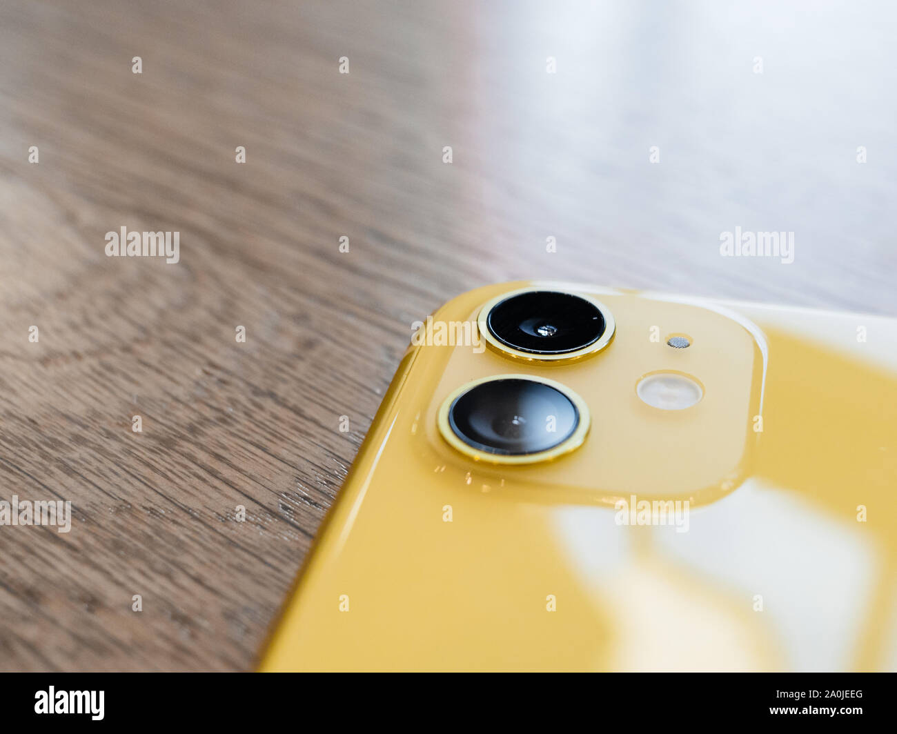 Dual screen system hi-res stock photography and images - Alamy