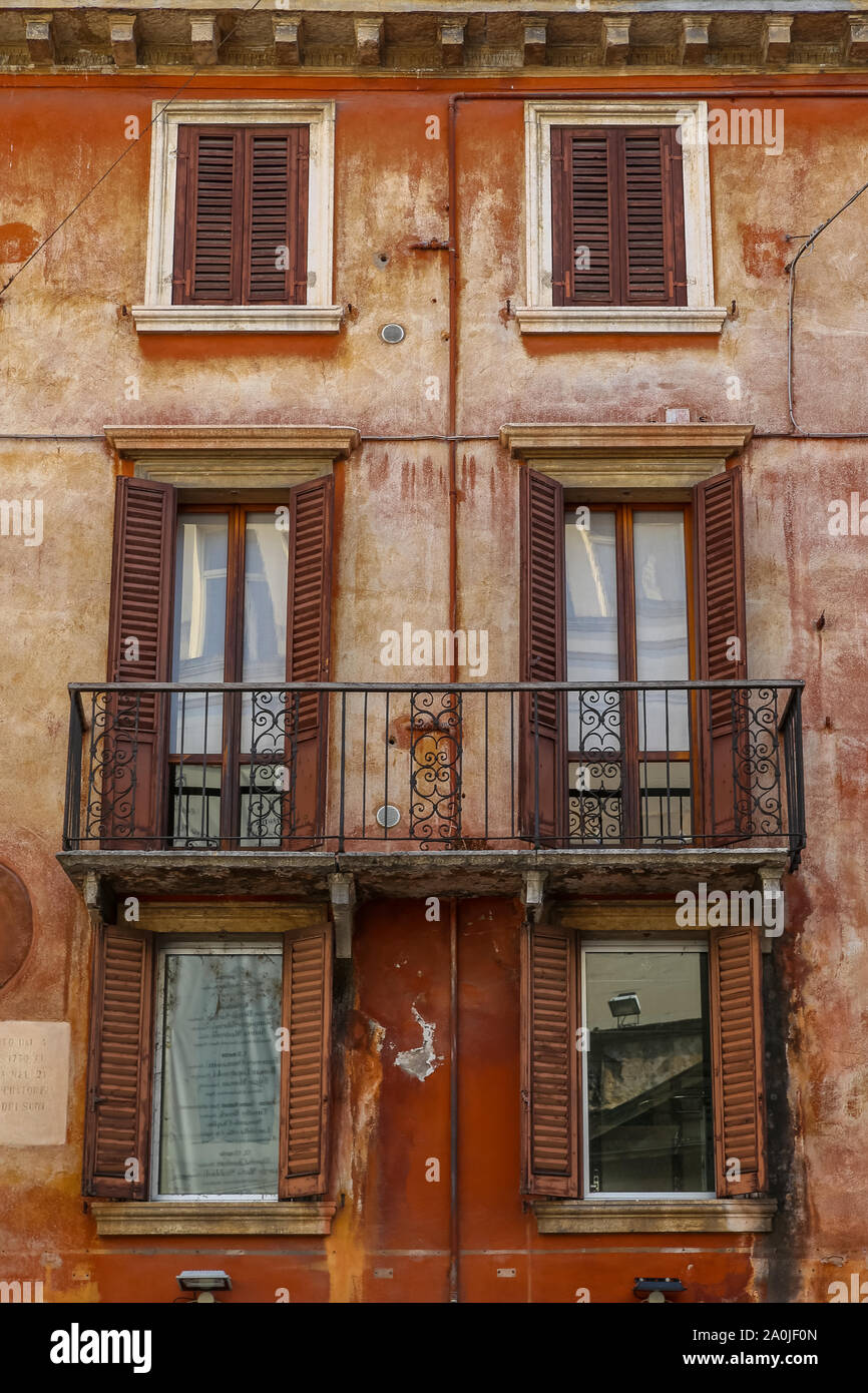 windows in the facades of ancient Venetian houses Stock Photo - Alamy