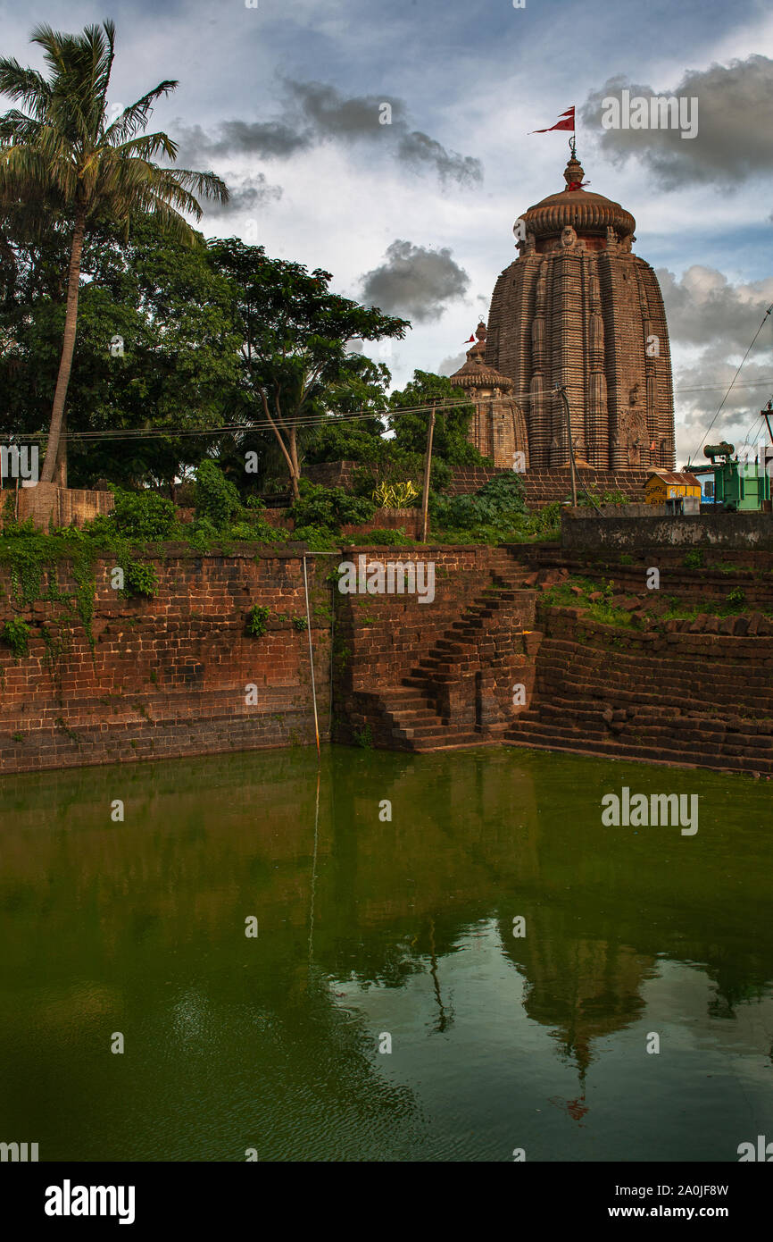 27 Jul 2007 Paapnashini Kund and Lingaraja Temple complex Shiva As ...