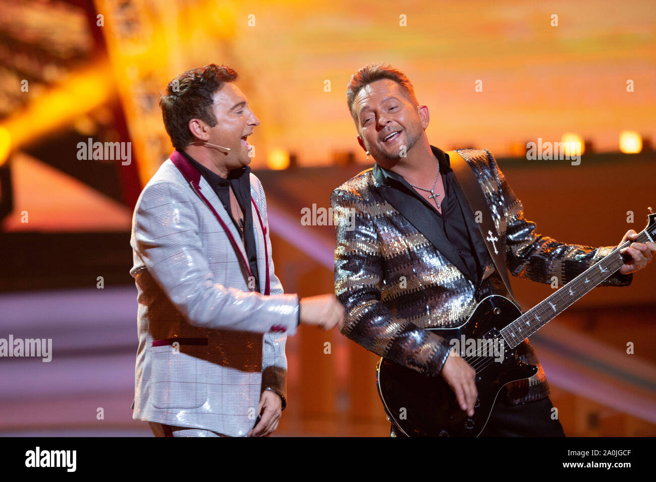 German singing duo hi-res stock photography and images - Alamy