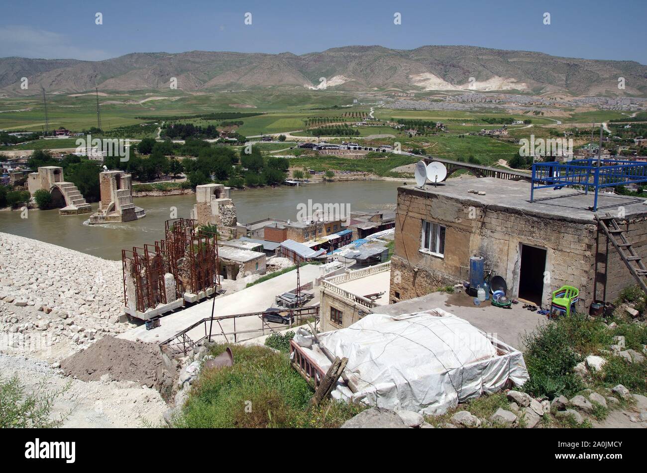 Hasankeyf tomb hi-res stock photography and images - Alamy