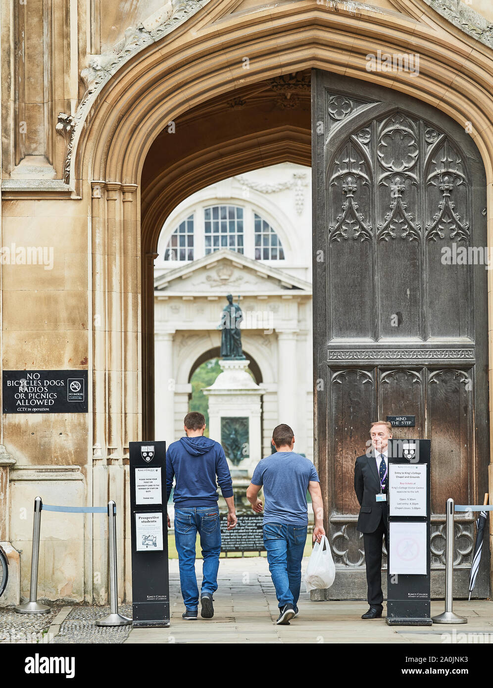 Two male entrance students hi-res stock photography and images - Alamy