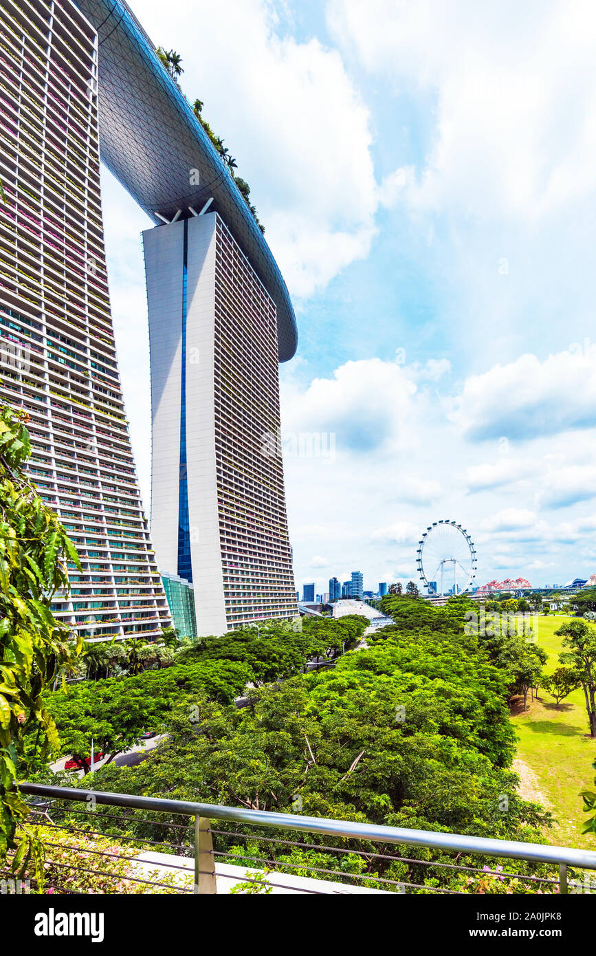 Vertical view marina bay sands hi-res stock photography and images - Alamy