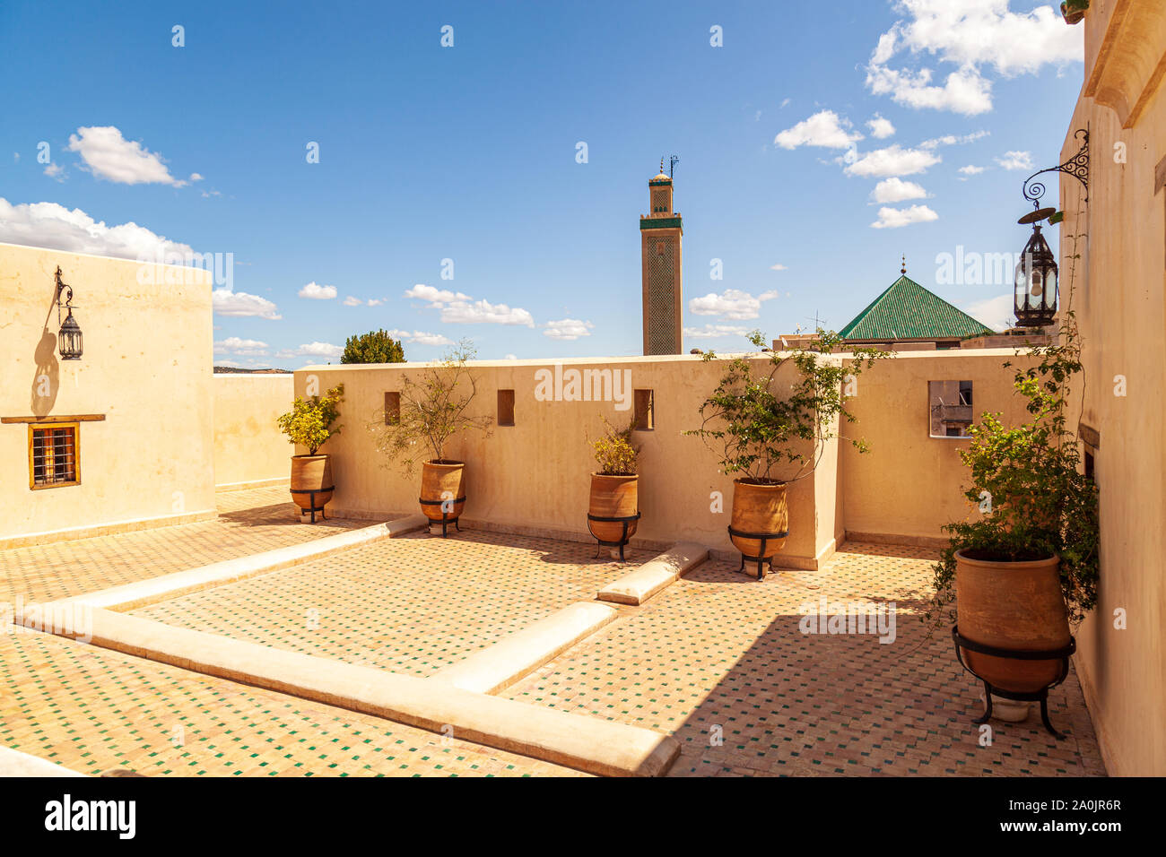 KAIRAOUINE MOSQUE One of Africa’s largest mosques and possibly the ...