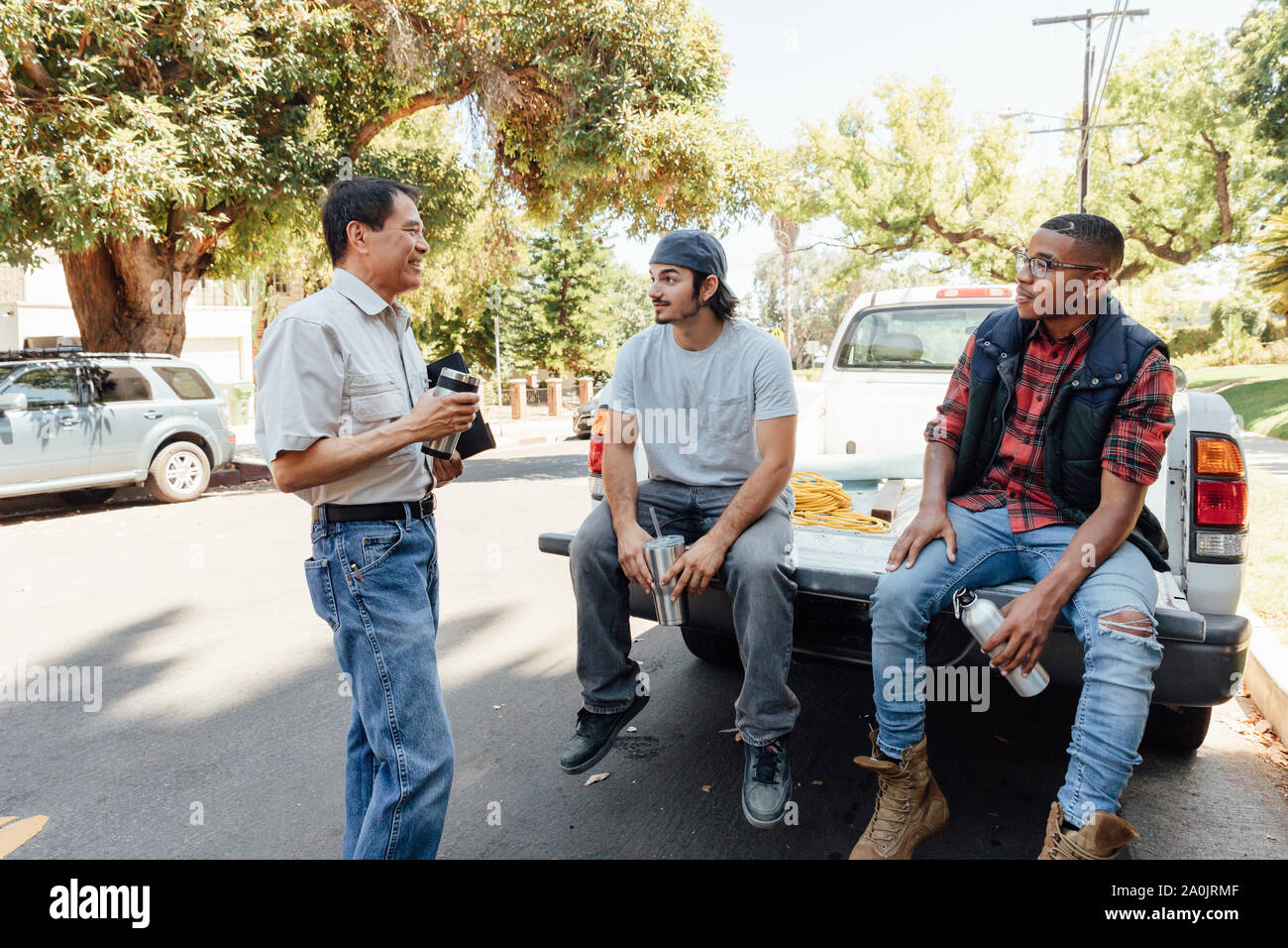 Working men on site take a break Stock Photo - Alamy