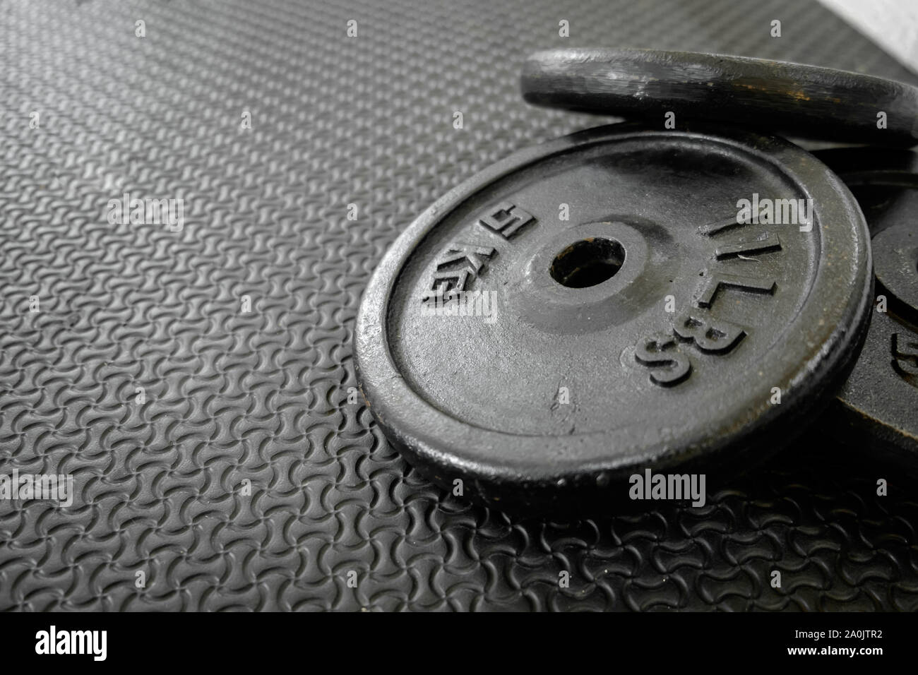 exercise weights - iron dumbbell with extra plates Stock Photo - Alamy