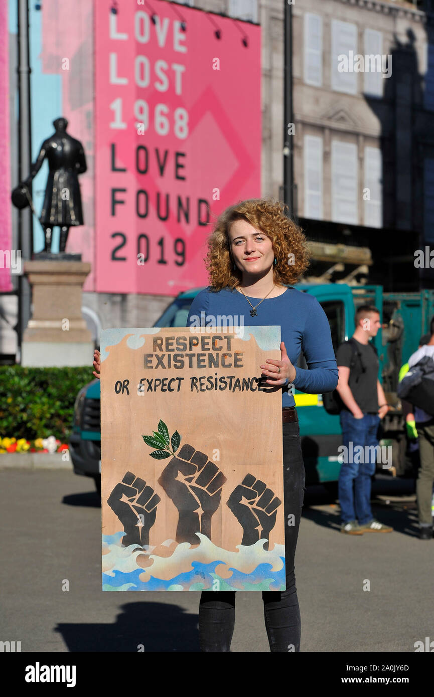 Climate change slogans hi-res stock photography and images - Alamy