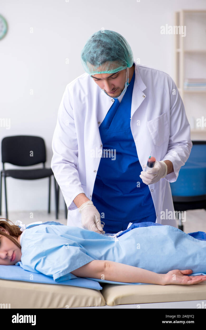 The female patient getting an injection in the clinic Stock Photo - Alamy
