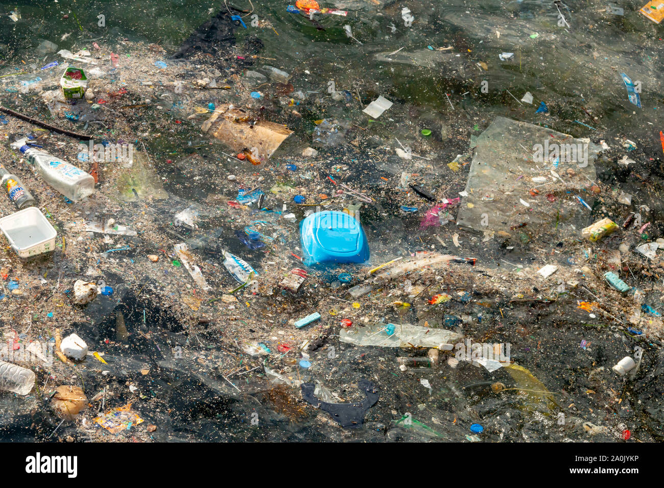 Litter at sea, environmental pollution Stock Photo - Alamy