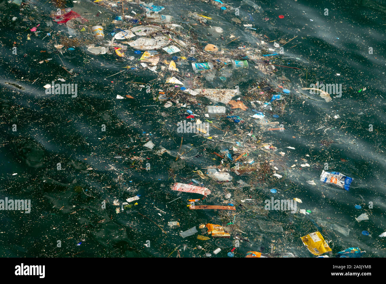 Litter at sea, environmental pollution Stock Photo - Alamy