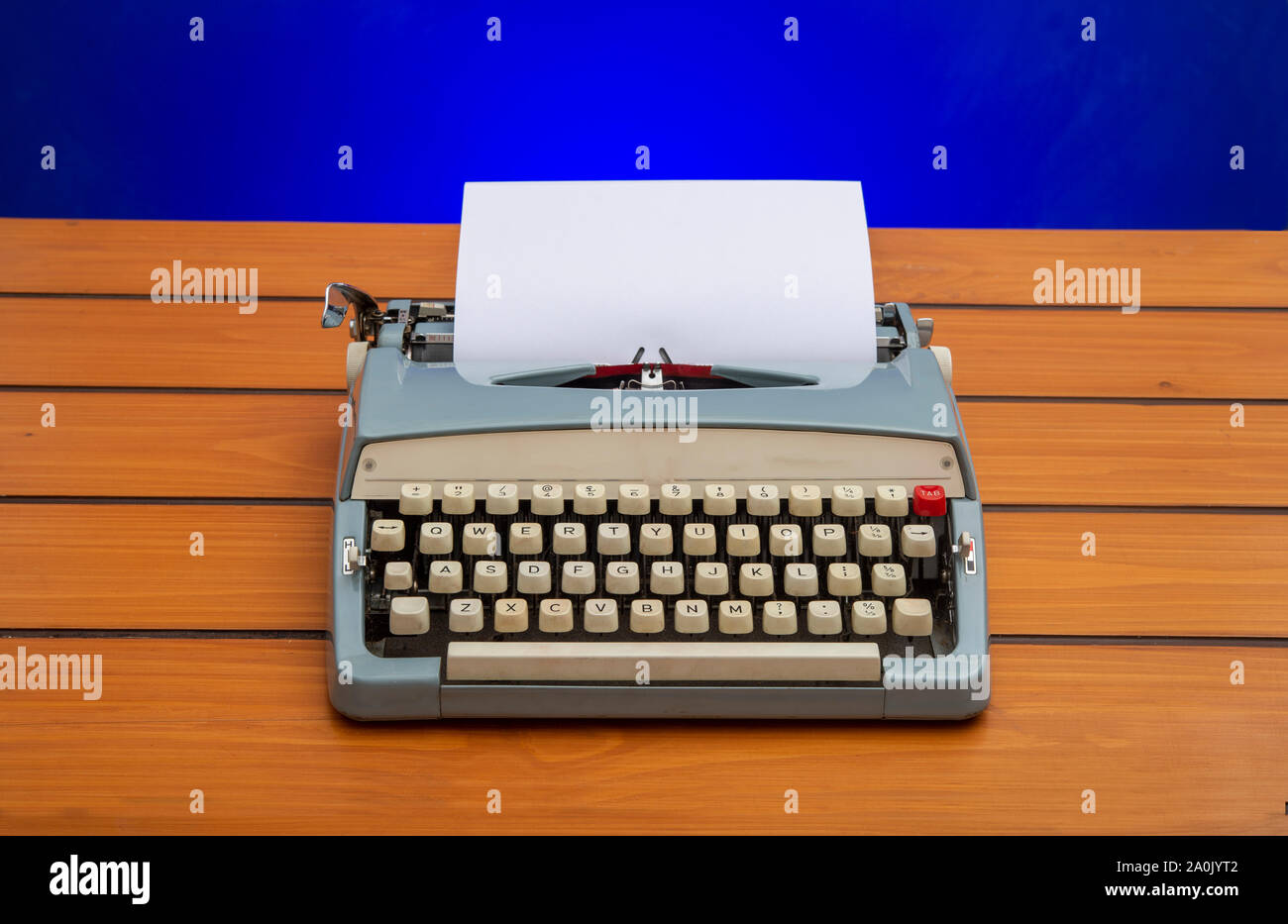 Typewriter with paper hi-res stock photography and images - Alamy