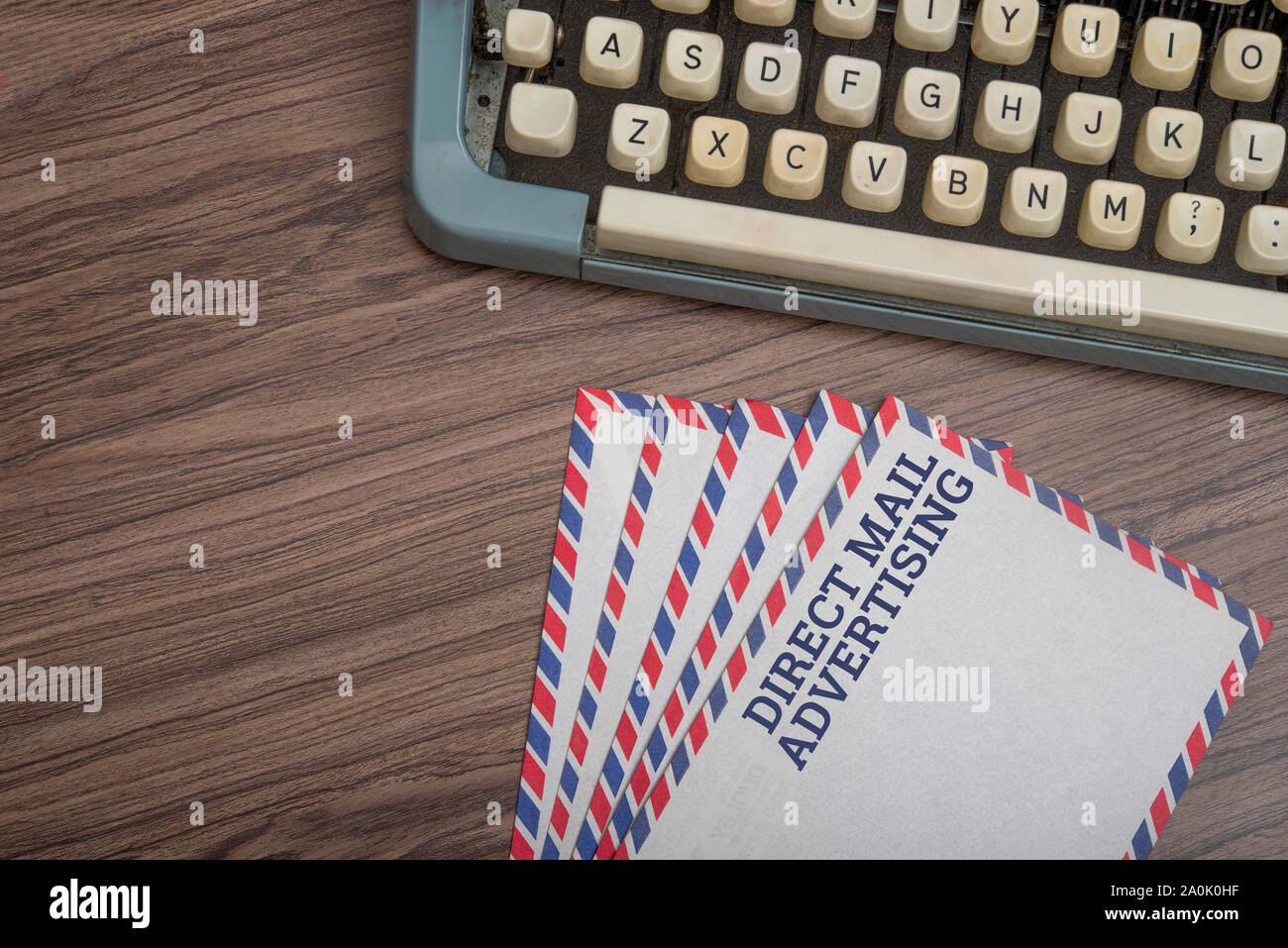 Vintage typewriter envelope hi-res stock photography and images - Alamy