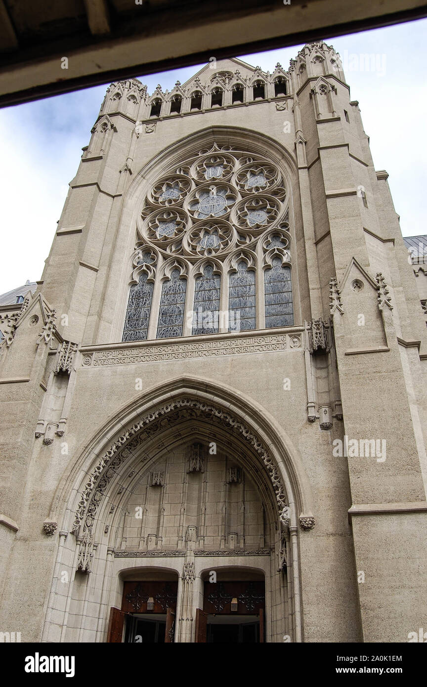 Grace Cathedral San Francisco entrance famous place tall stone god ...