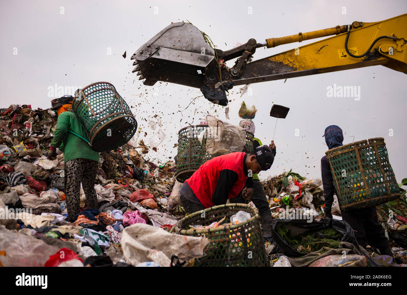 Garbage collectors hi-res stock photography and images - Alamy