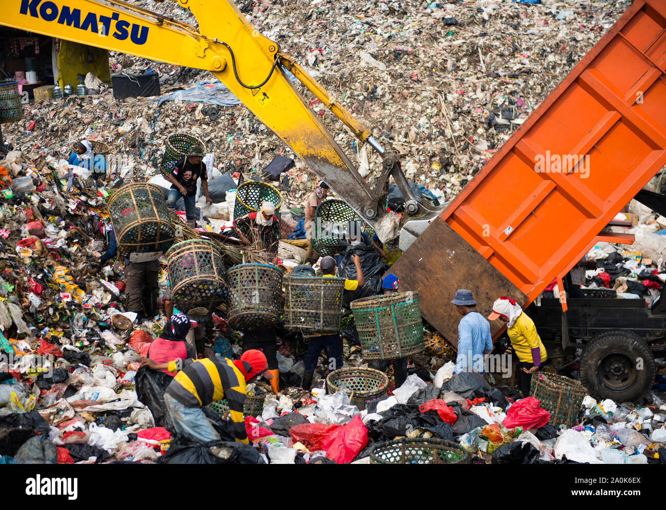 Trash unloading hi-res stock photography and images - Alamy