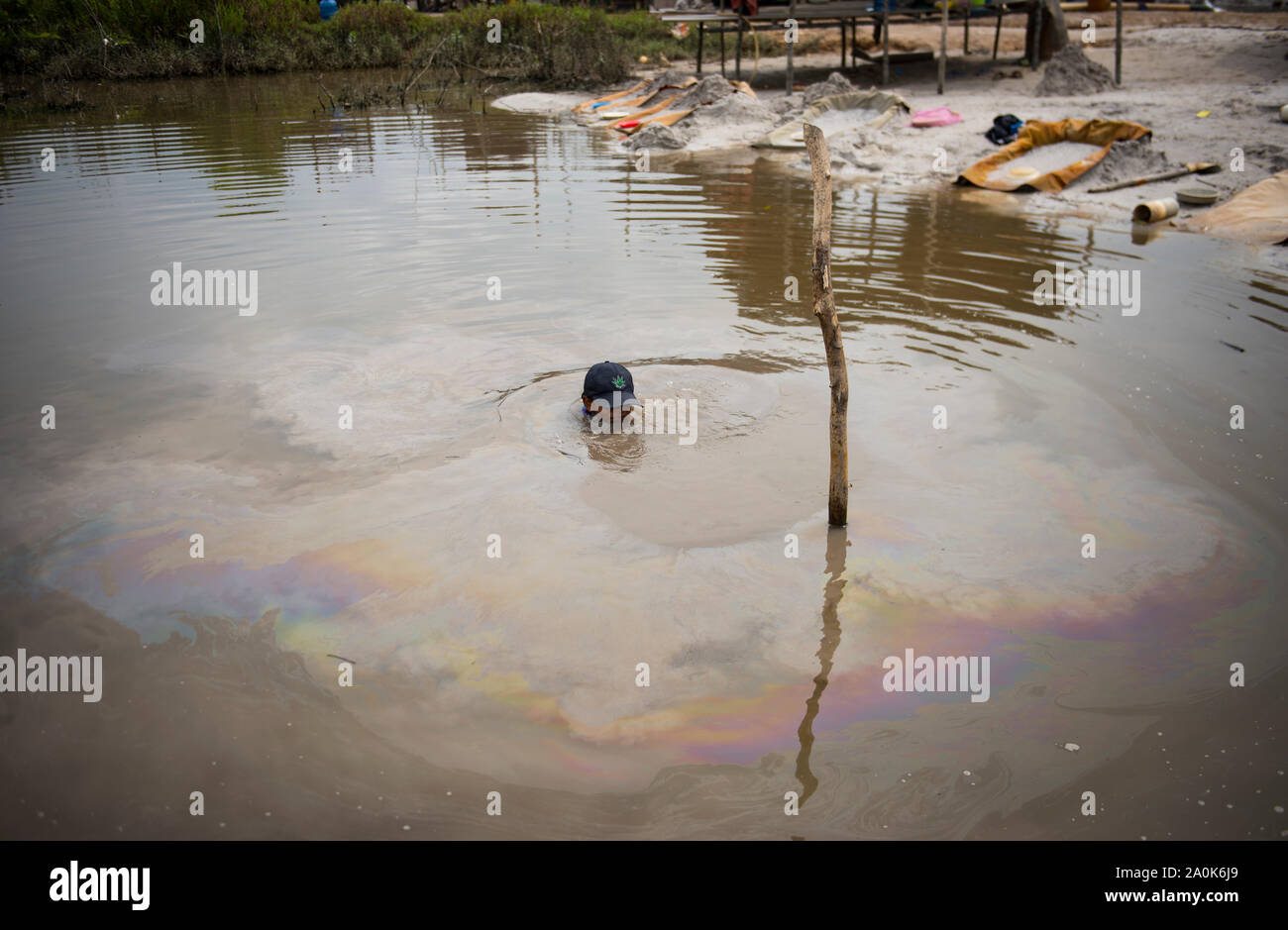 Boy bathing in a puddle of water full of fuel Stock Photo - Alamy