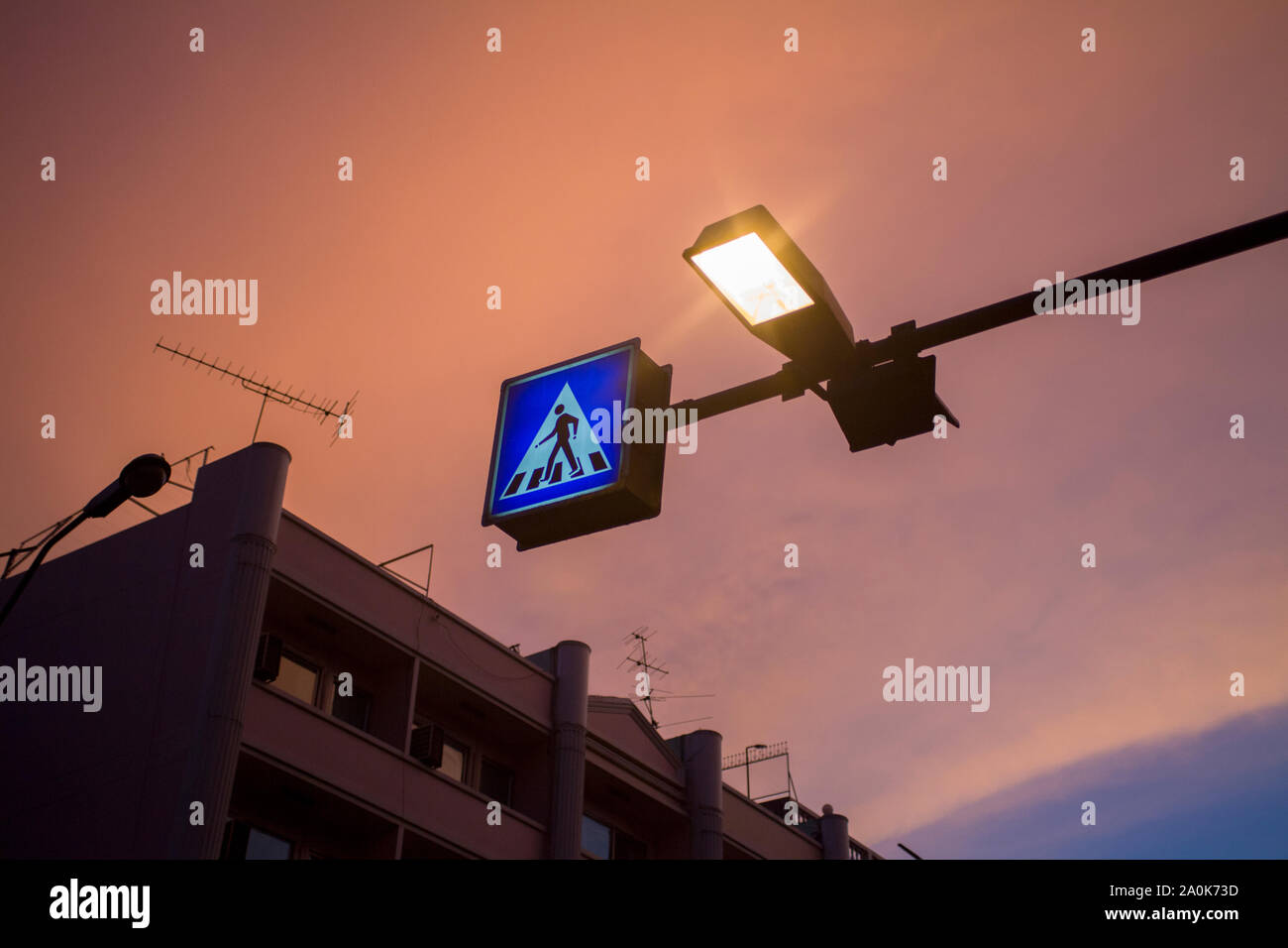 Pedestrian crossing traffic light crosswalk sign hi-res stock ...