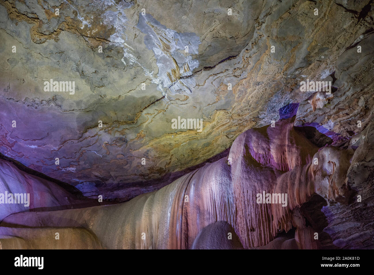 Cave walls hi-res stock photography and images - Alamy