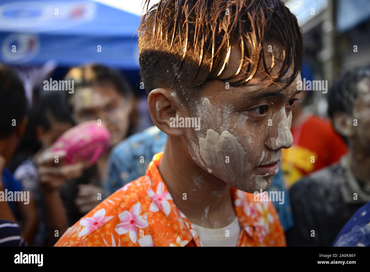 People celebrating the Songkran festival Stock Photo - Alamy