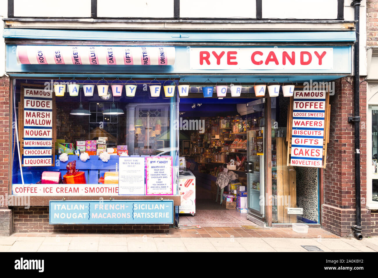 Exterior front of candy shop store hi-res stock photography and images ...