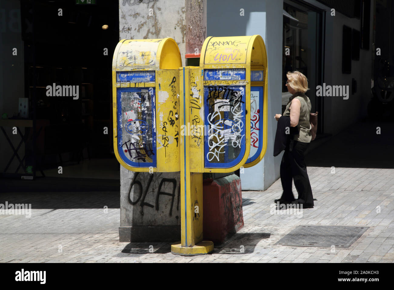 Public telephone boxes hi-res stock photography and images - Alamy