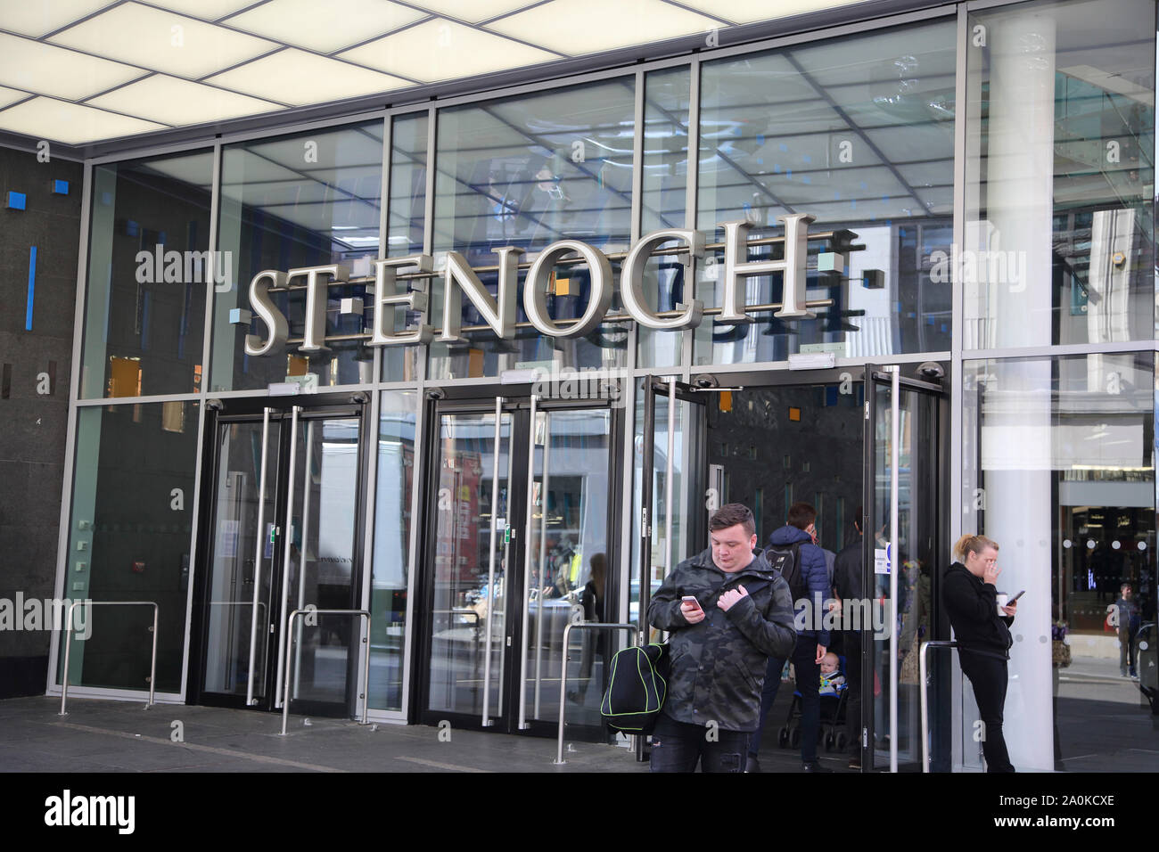 Mall entrance doors hi-res stock photography and images - Alamy