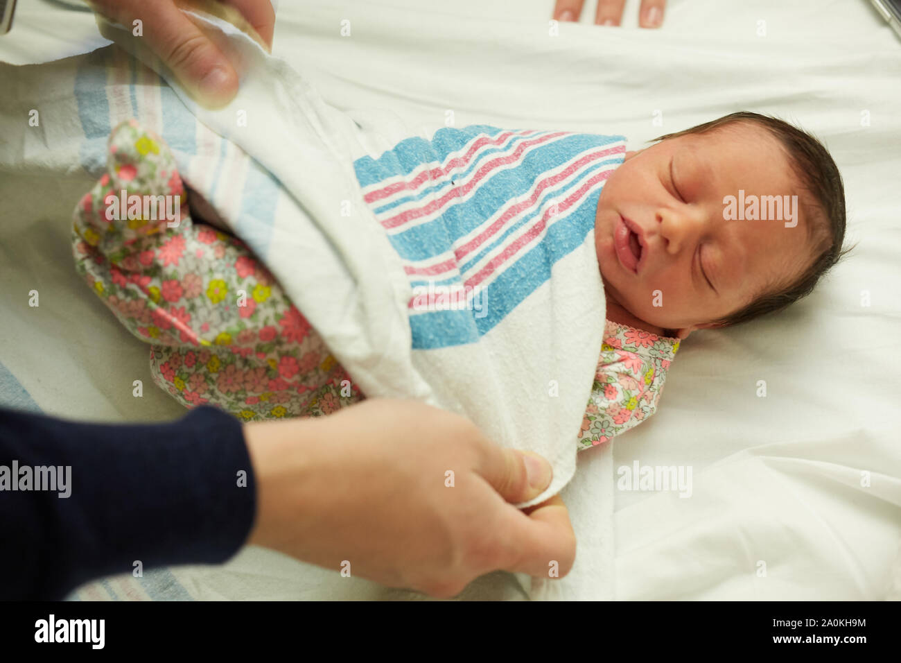 Newborn baby bonding hi-res stock photography and images - Alamy