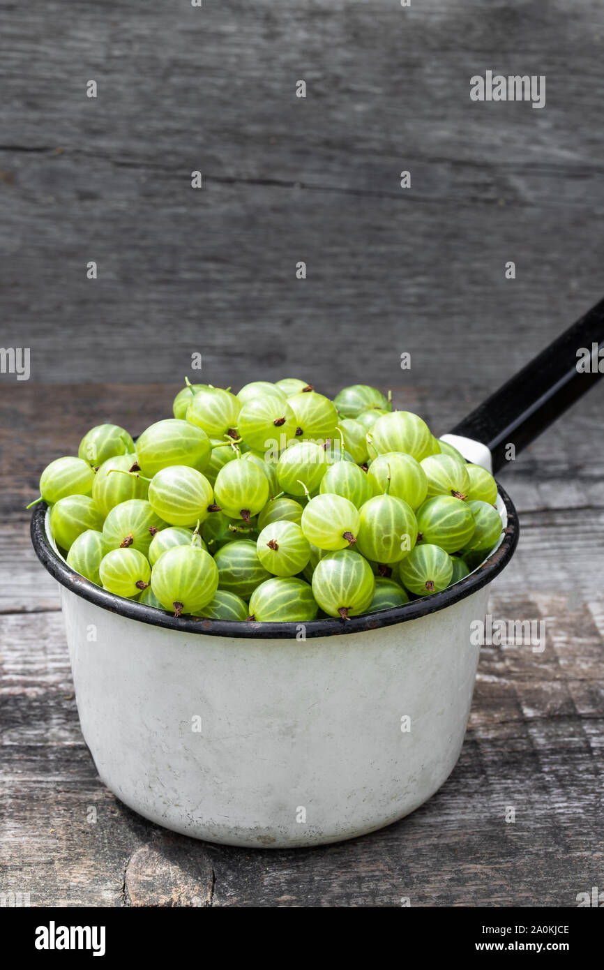 Fresh ripe green gooseberry on wooden background Stock Photo - Alamy