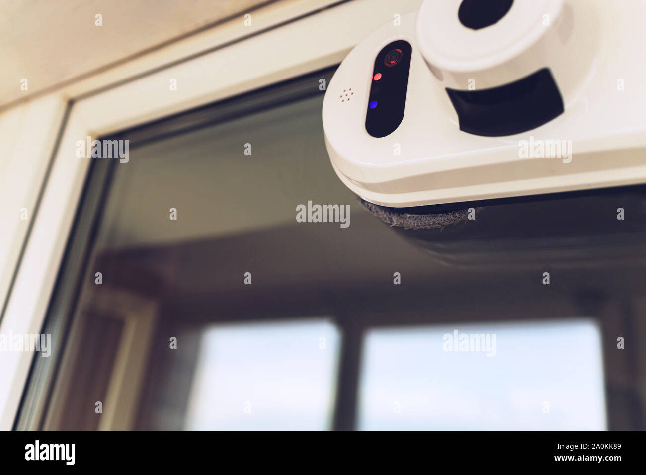 Vacuum cleaner robot cleaning window in high building outdoor Stock ...