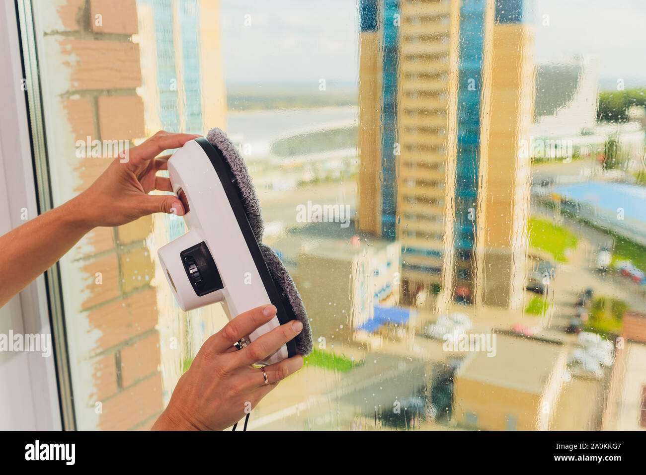 Vacuum cleaner robot cleaning window in high building outdoor Stock ...