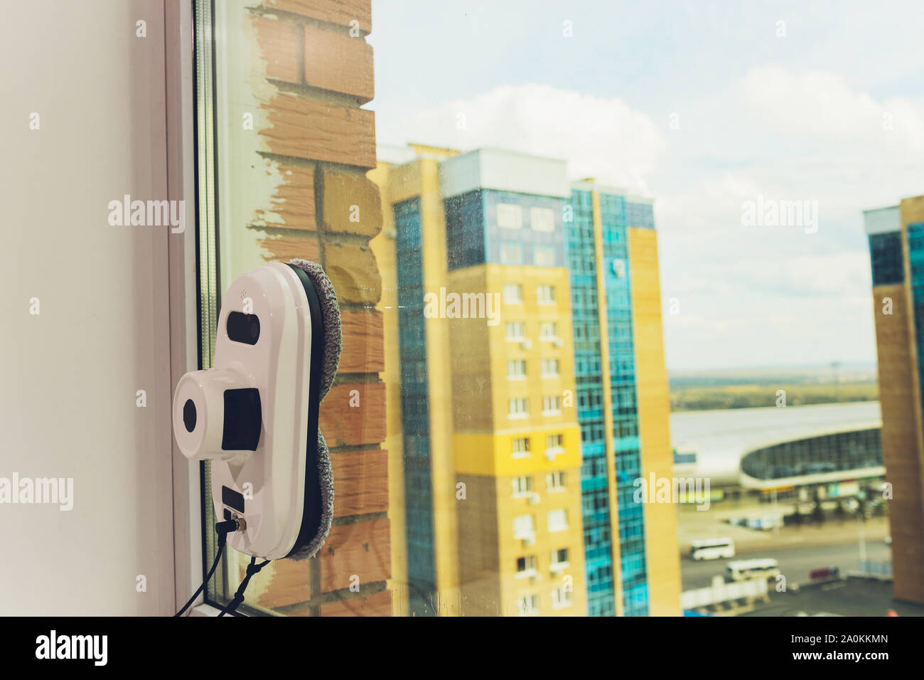 Vacuum cleaner robot cleaning window in high building outdoor Stock ...