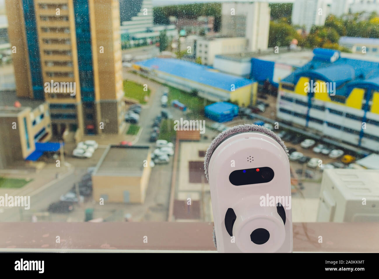 Vacuum cleaner robot cleaning window in high building outdoor Stock ...